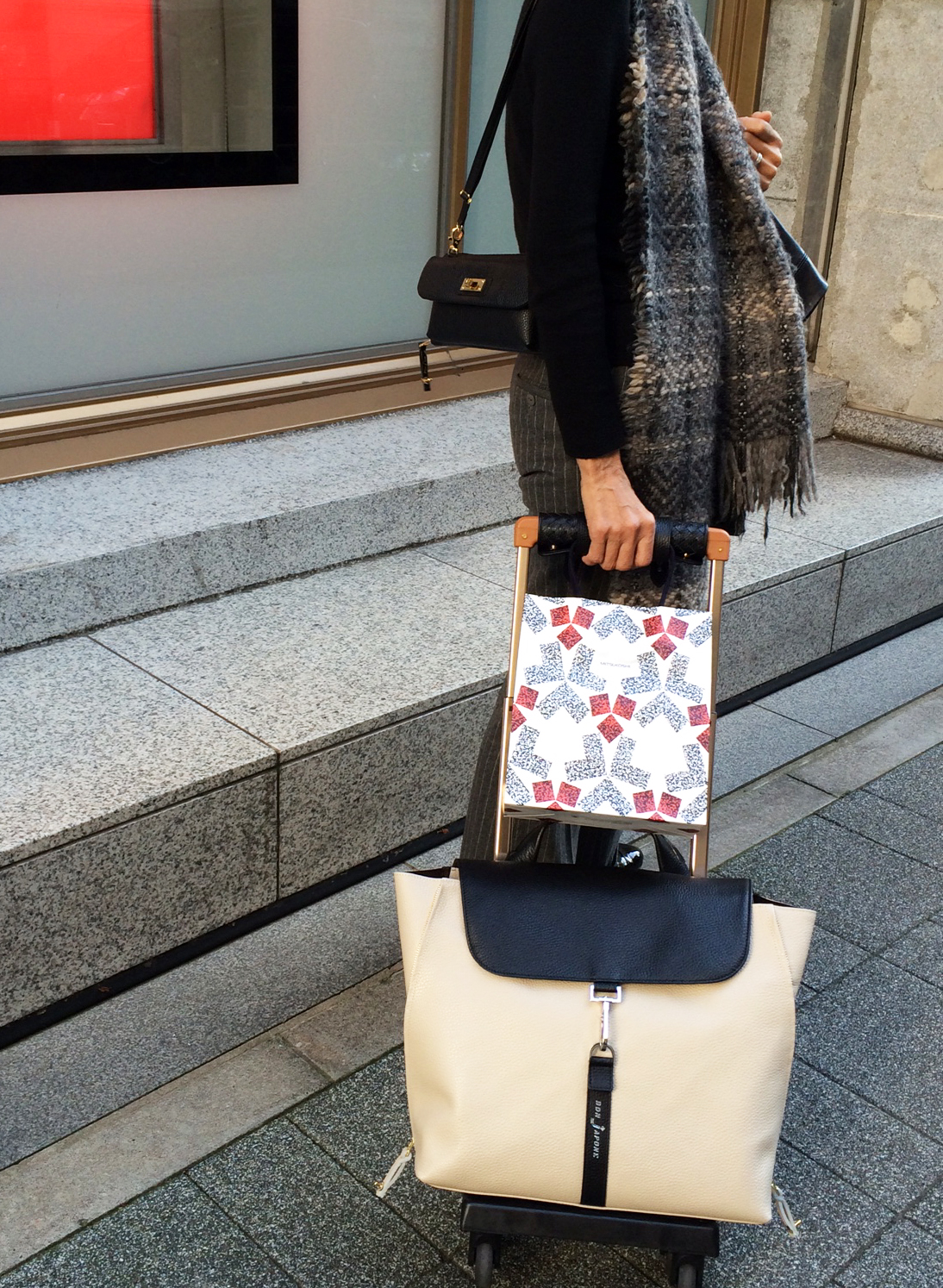 HANDBAG carry | LuLu・KONDO,.CO LTD. /ルル・コンド、これからの暮らしをもっと“楽しく”“オシャレ”で“快適”に！